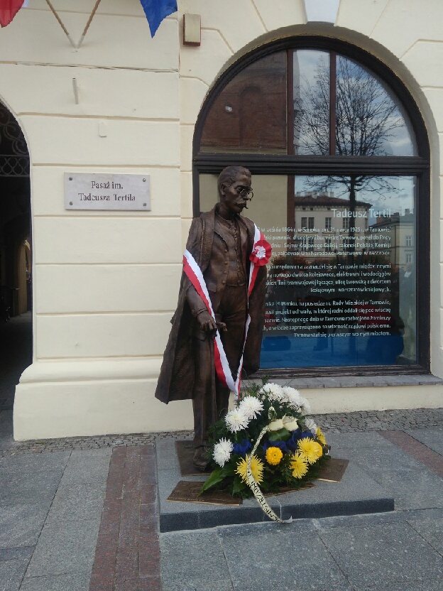 Tertil wrócił przed swój dom